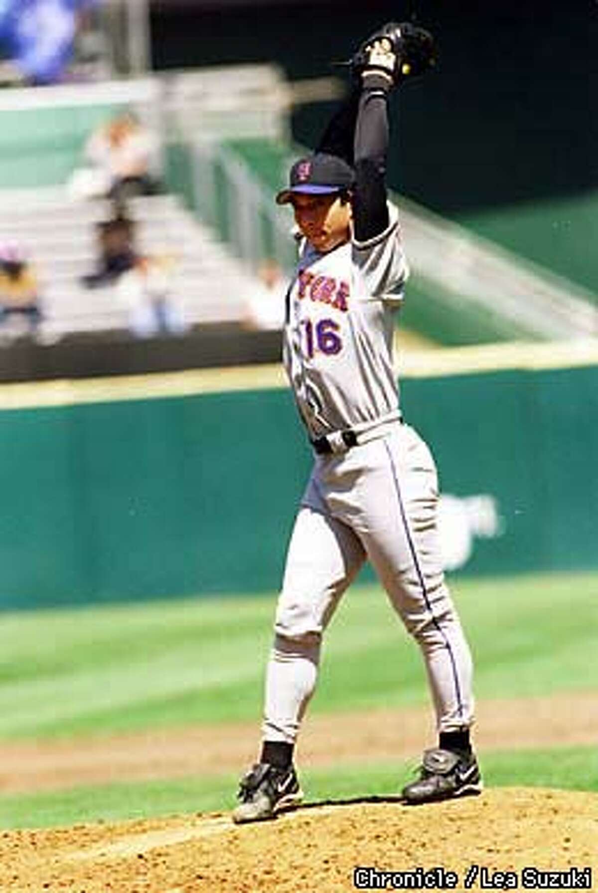 New Nomo Dazzles, Defeats Giants / Mets' hurler tosses 3-hitter, drops ...