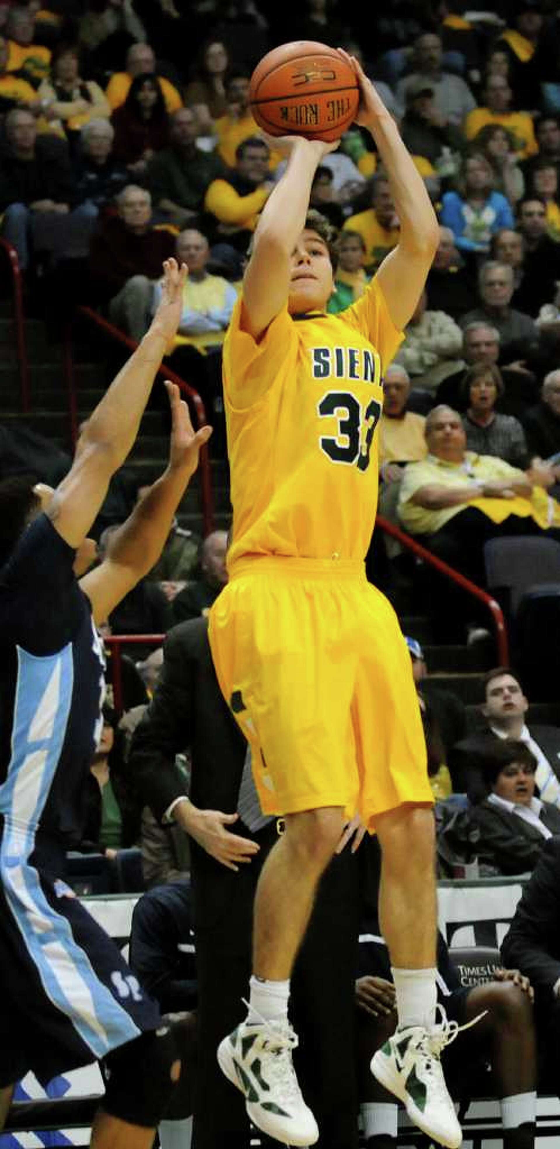 Siena fumbles a lead in loss