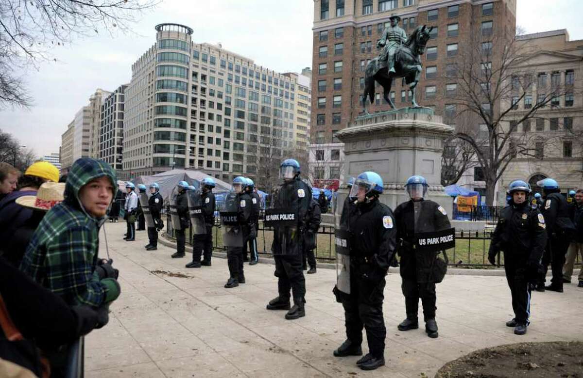 Police clear tents from Occupy site in DC; 7 held