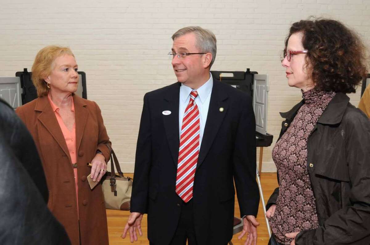 Bethel voters elect Knickerbocker first selectman