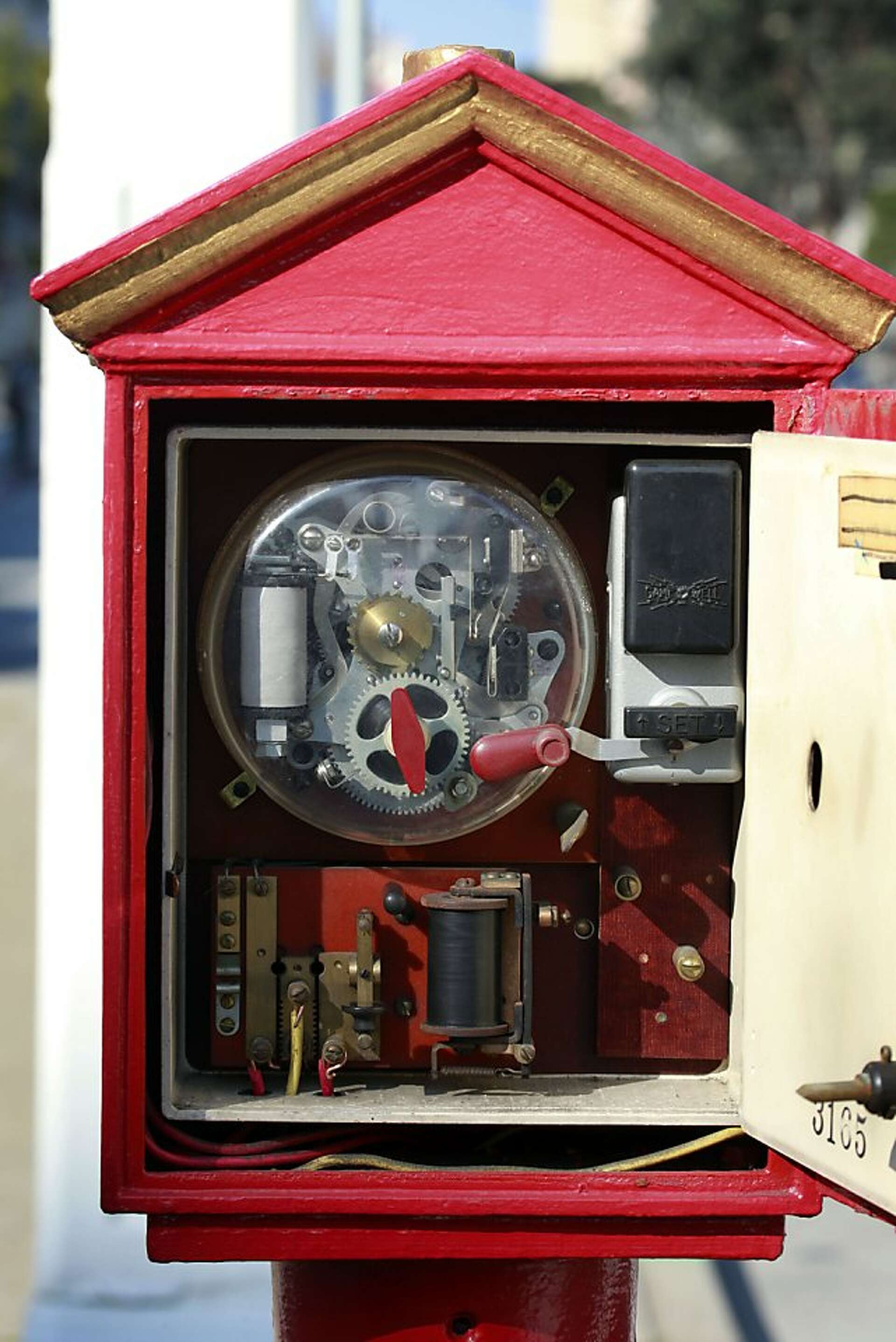 Why S.F. still counts on street fire alarm boxes