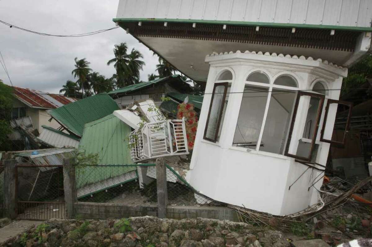 News of the world in photos: Aftermath of quake in Philippines