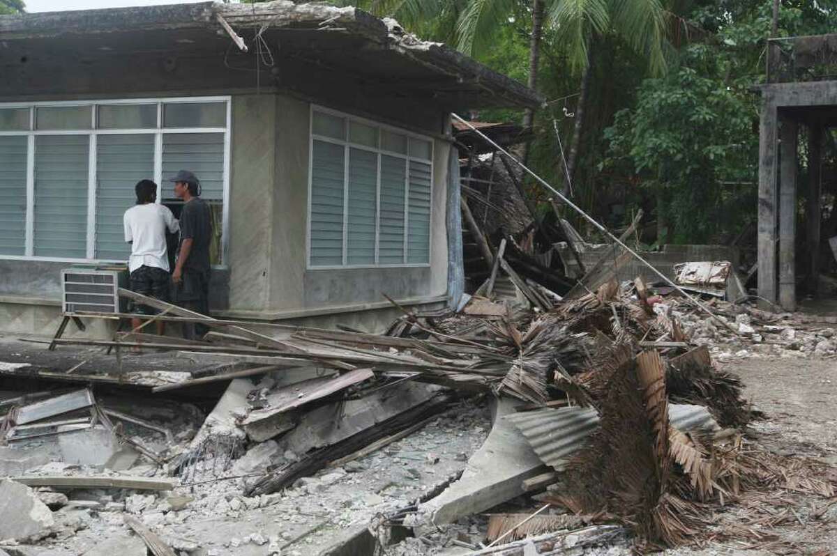 News of the world in photos: Aftermath of quake in Philippines