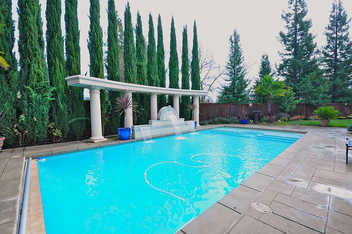 Tuscan-inspired home in Alamo with large pool