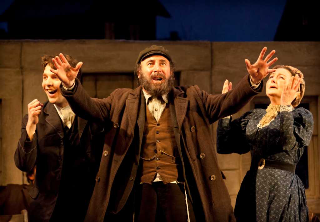 Sher plays Hollywood pioneer in 'Travelling Light'