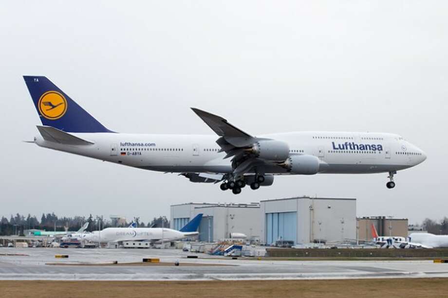 Lufthansa's first Boeing 747-8 Intercontinental takes flight ...