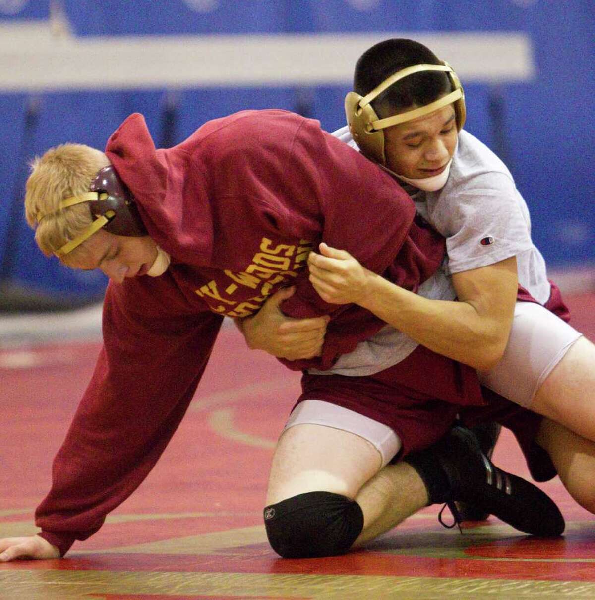 At 46-1, wrestler Bonilla carries his weight for Cy Woods