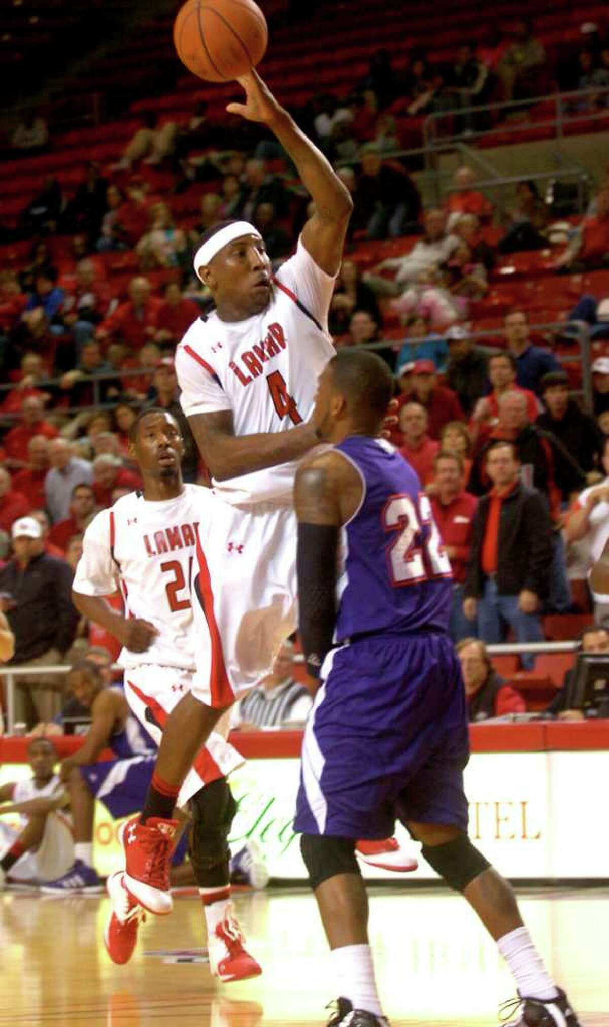 Lamar eyes SLC tourney berth