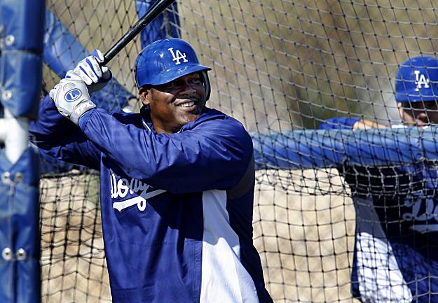 Ex-Giant Uribe isn't blue about becoming a Dodger