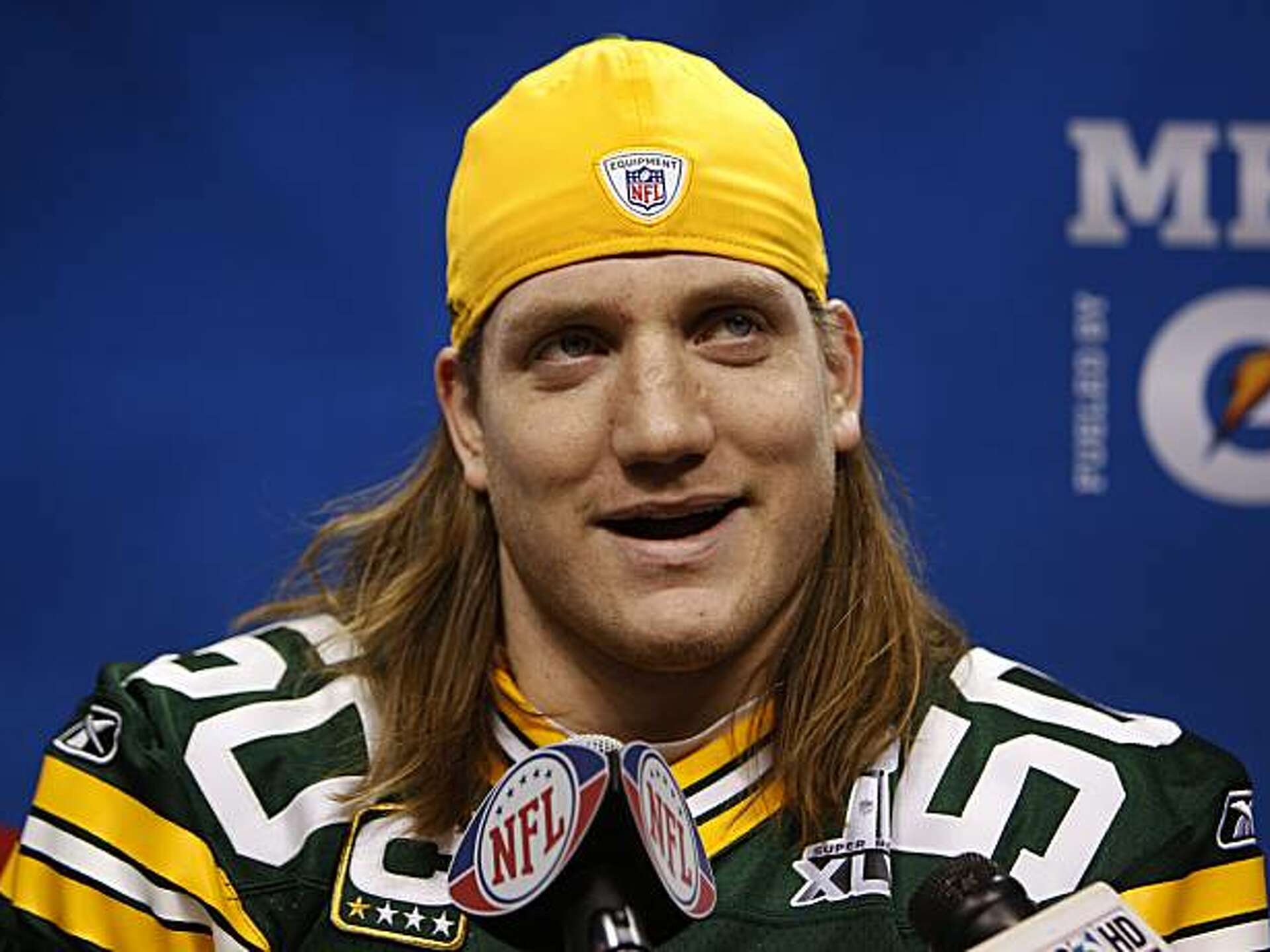 A.J. Hawk signs with Packers day after release