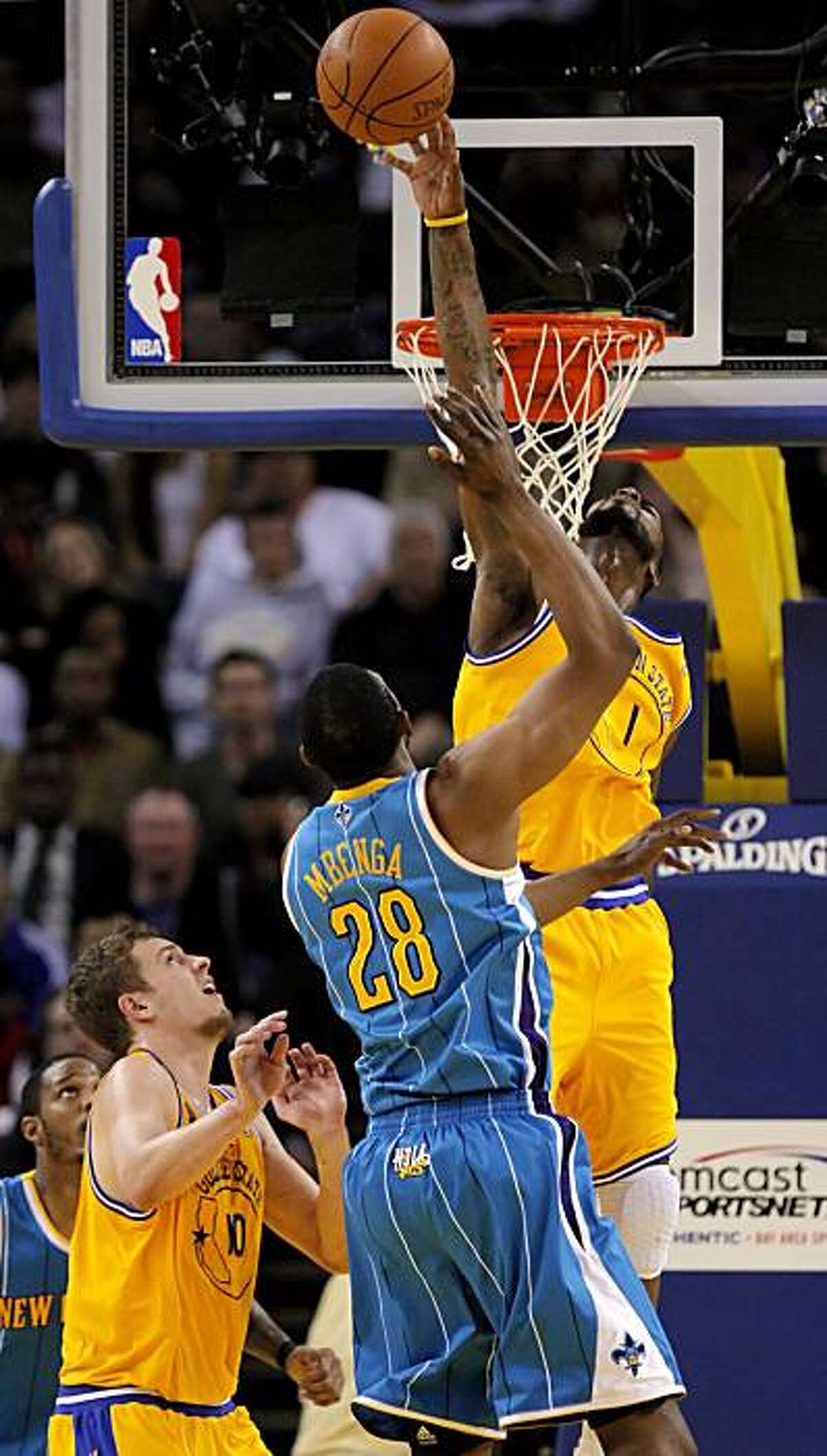 Defense keys Warriors' win over Hornets