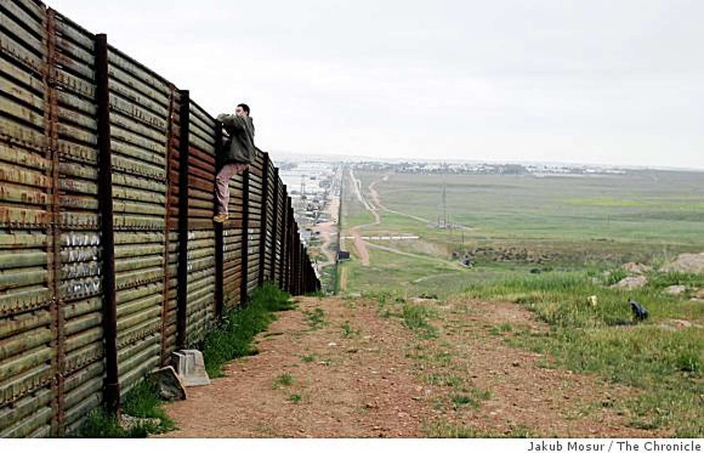 Border states, U.S. haggle over help from Guard