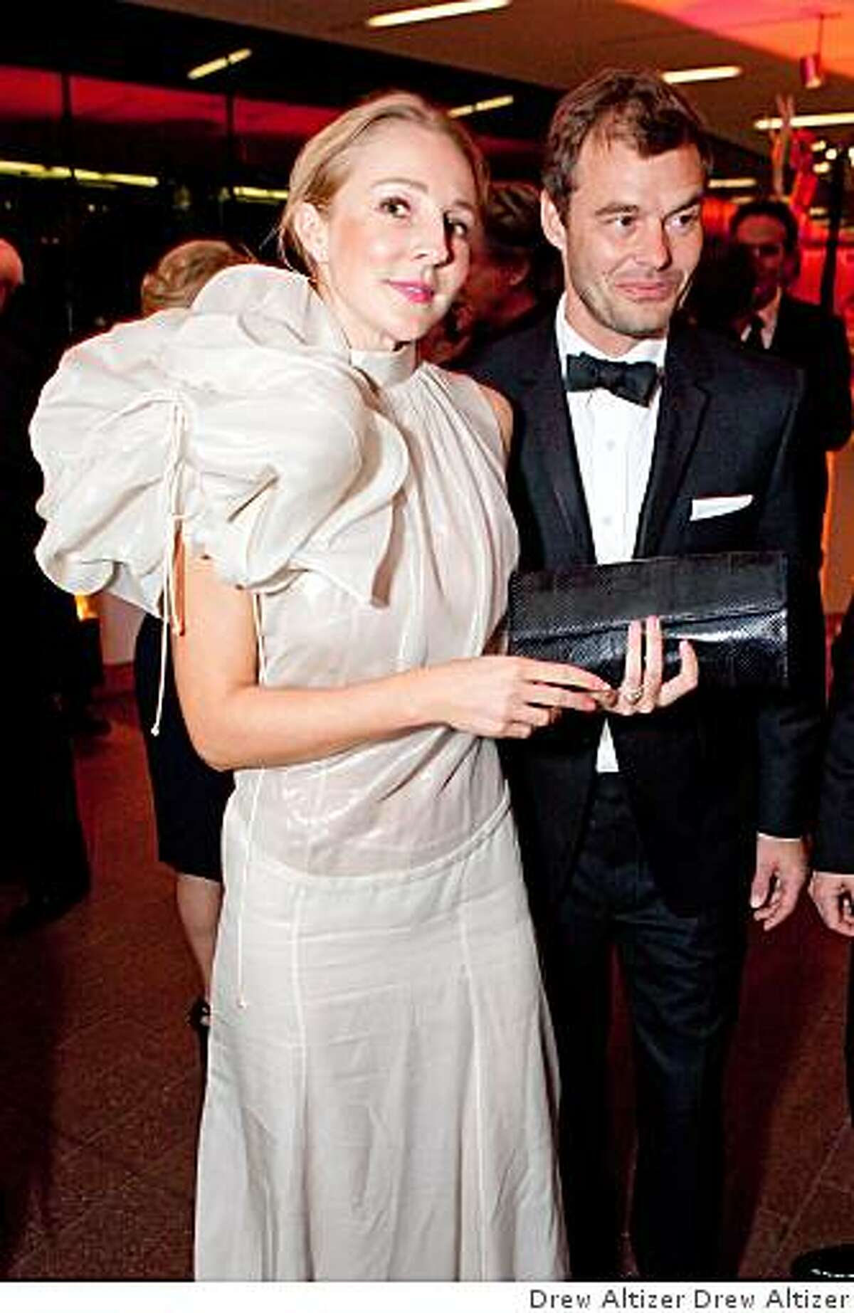 Hip museum crowd keeps party going