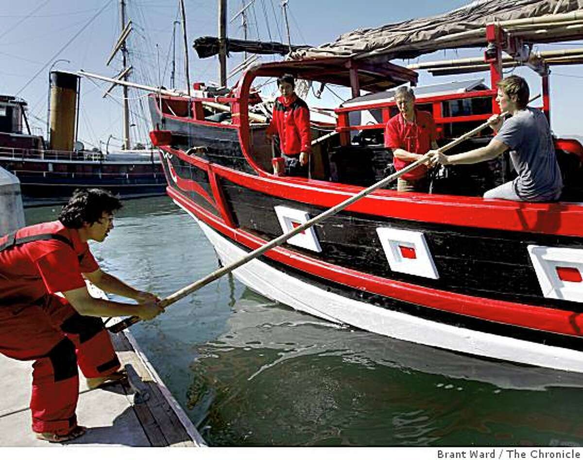 Ming Dynasty replica junk sails across Pacific