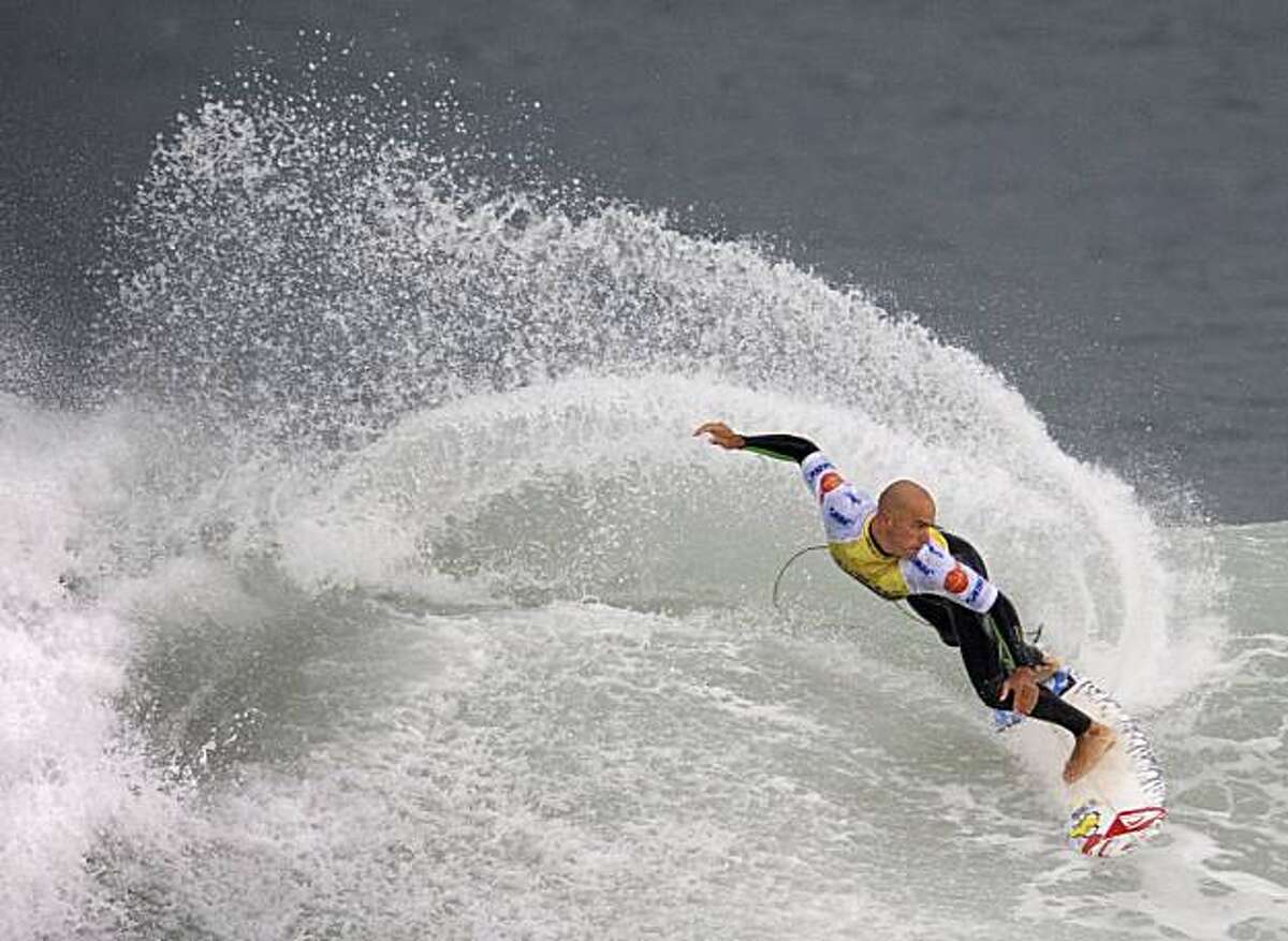 Surfing champ Kelly Slater returns to Maverick's