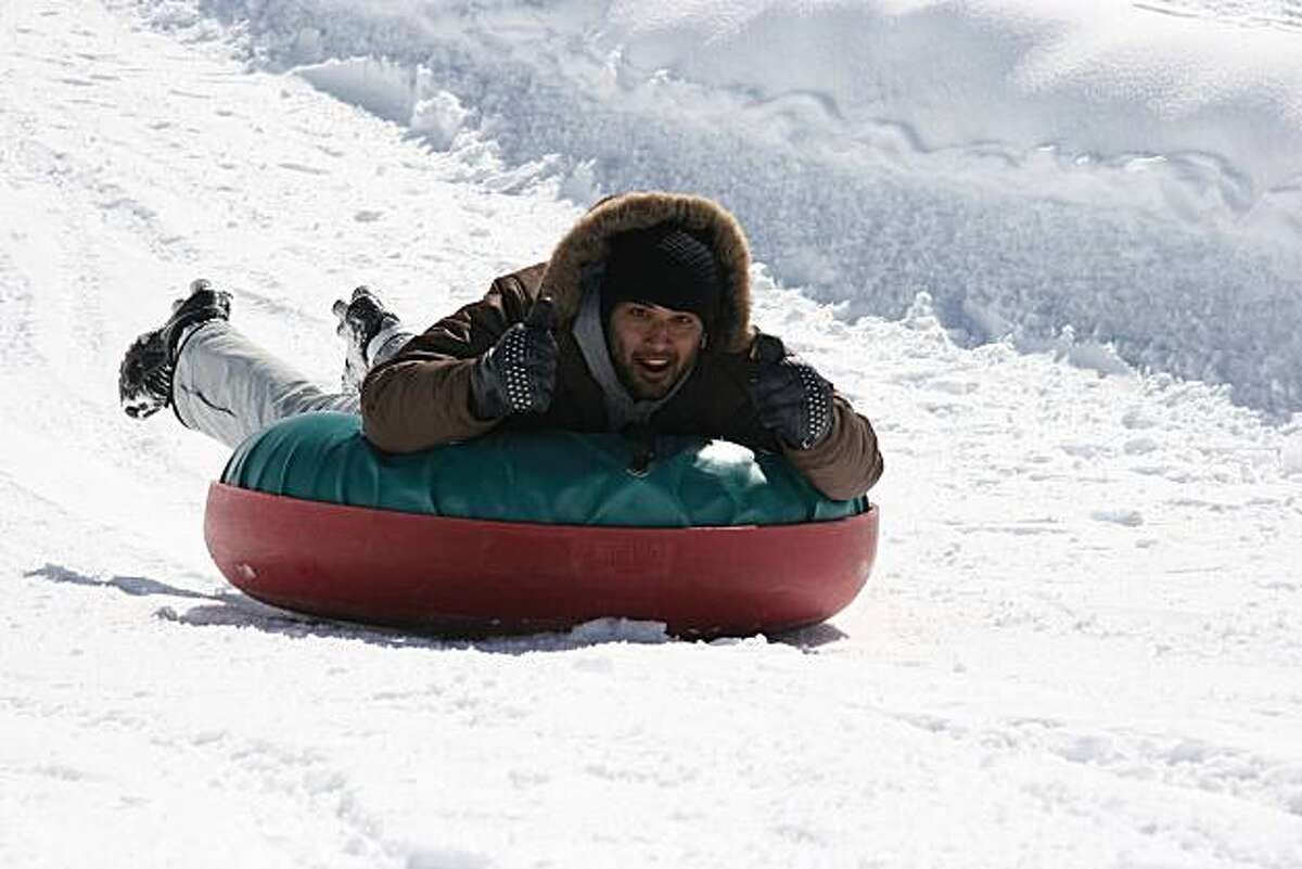 Leland High Sierra Snowplay - sled without hassle