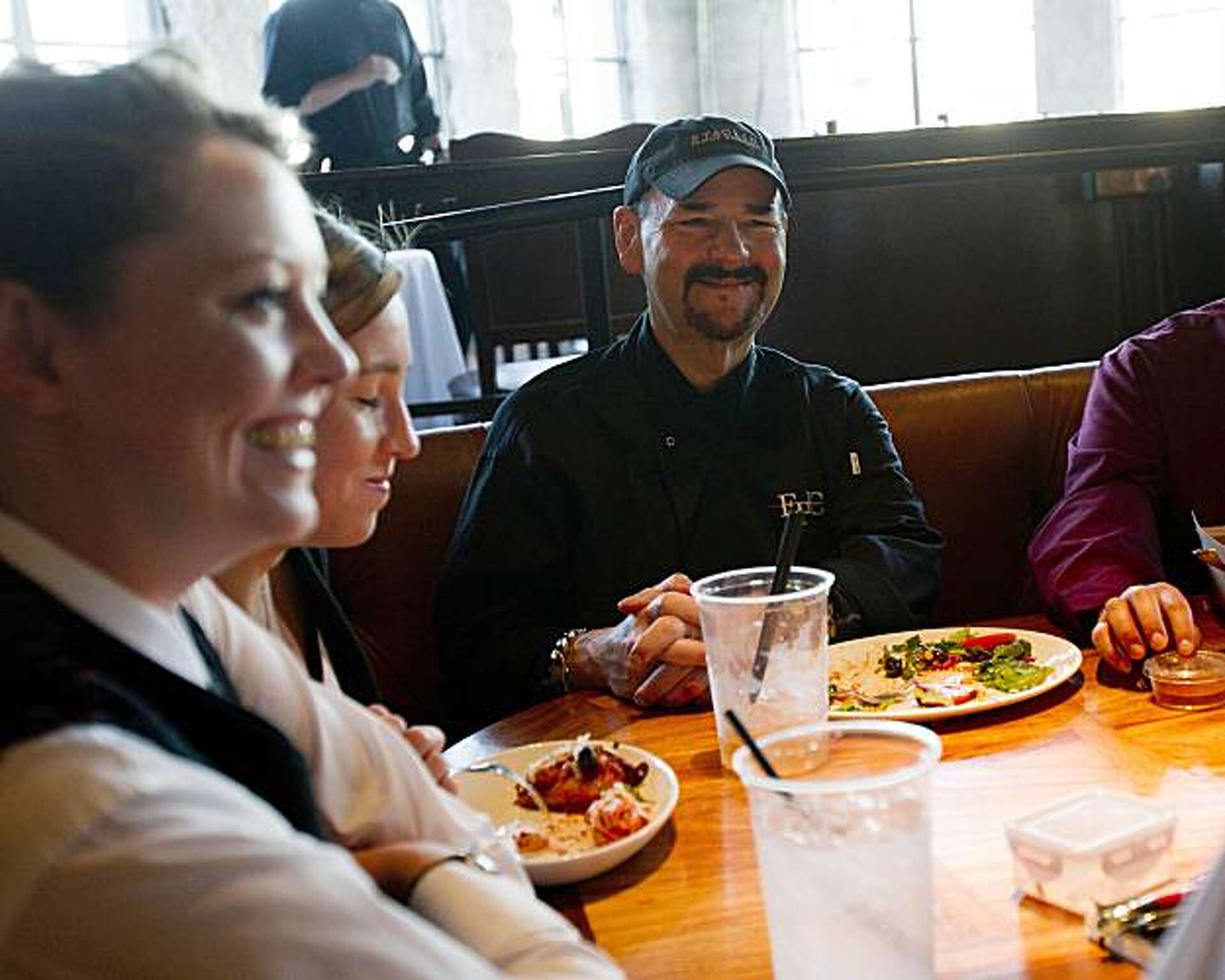 Thanksgiving has many dimensions at restaurants