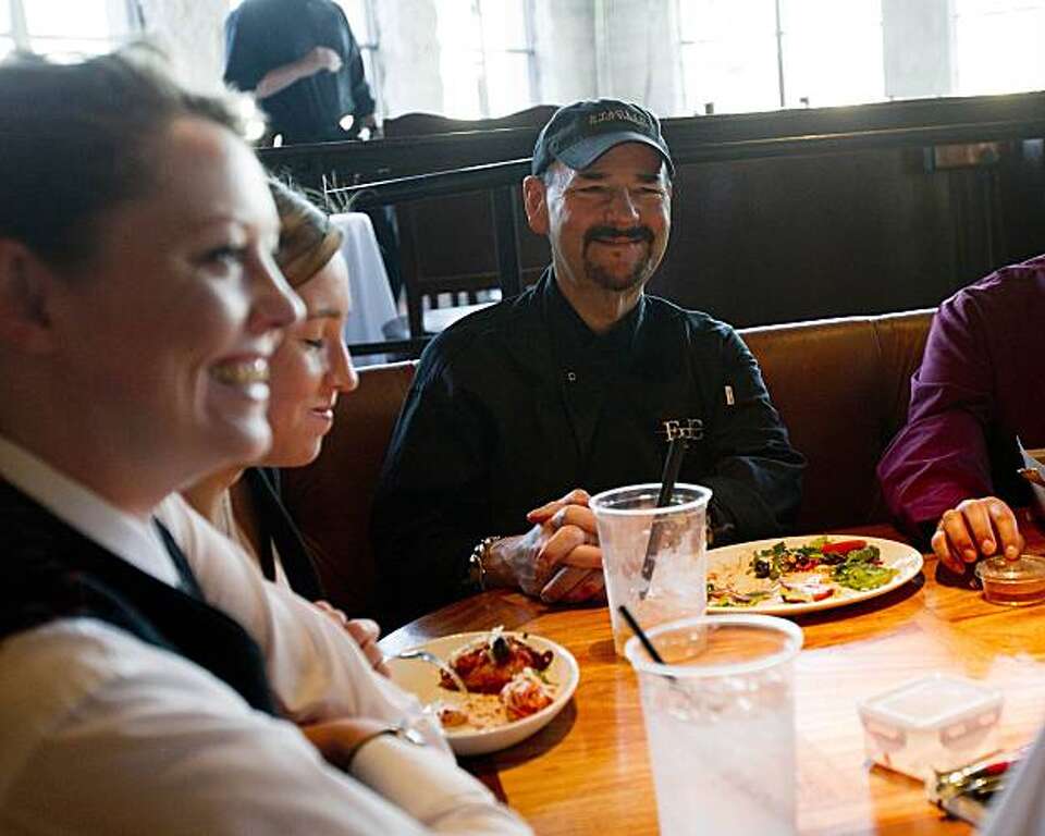 Thanksgiving has many dimensions at restaurants