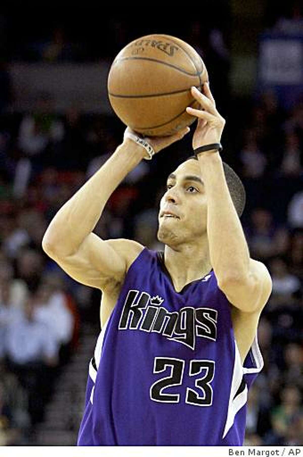 Ellis better than ever in OT thrill-ride win