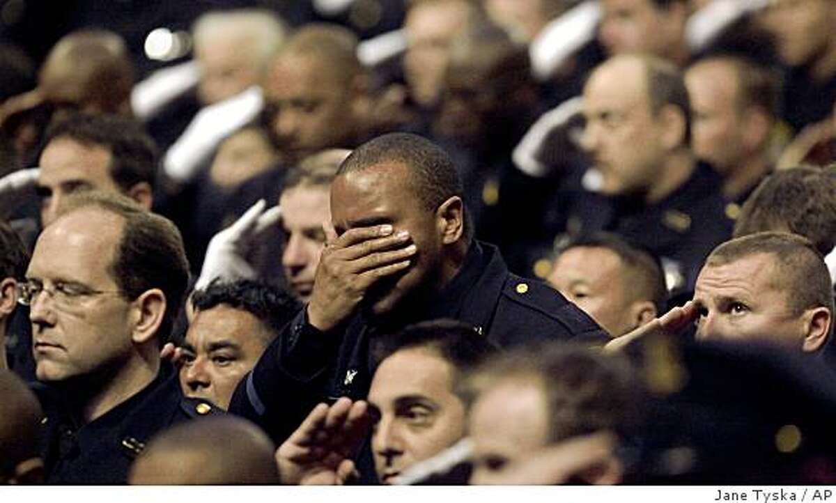 More than 20,000 honor slain Oakland police