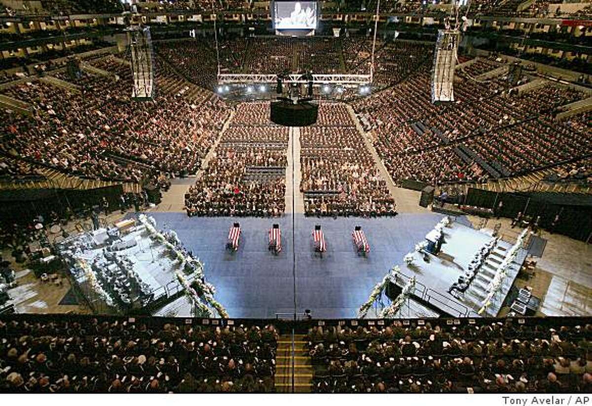 More than 20,000 honor slain Oakland police