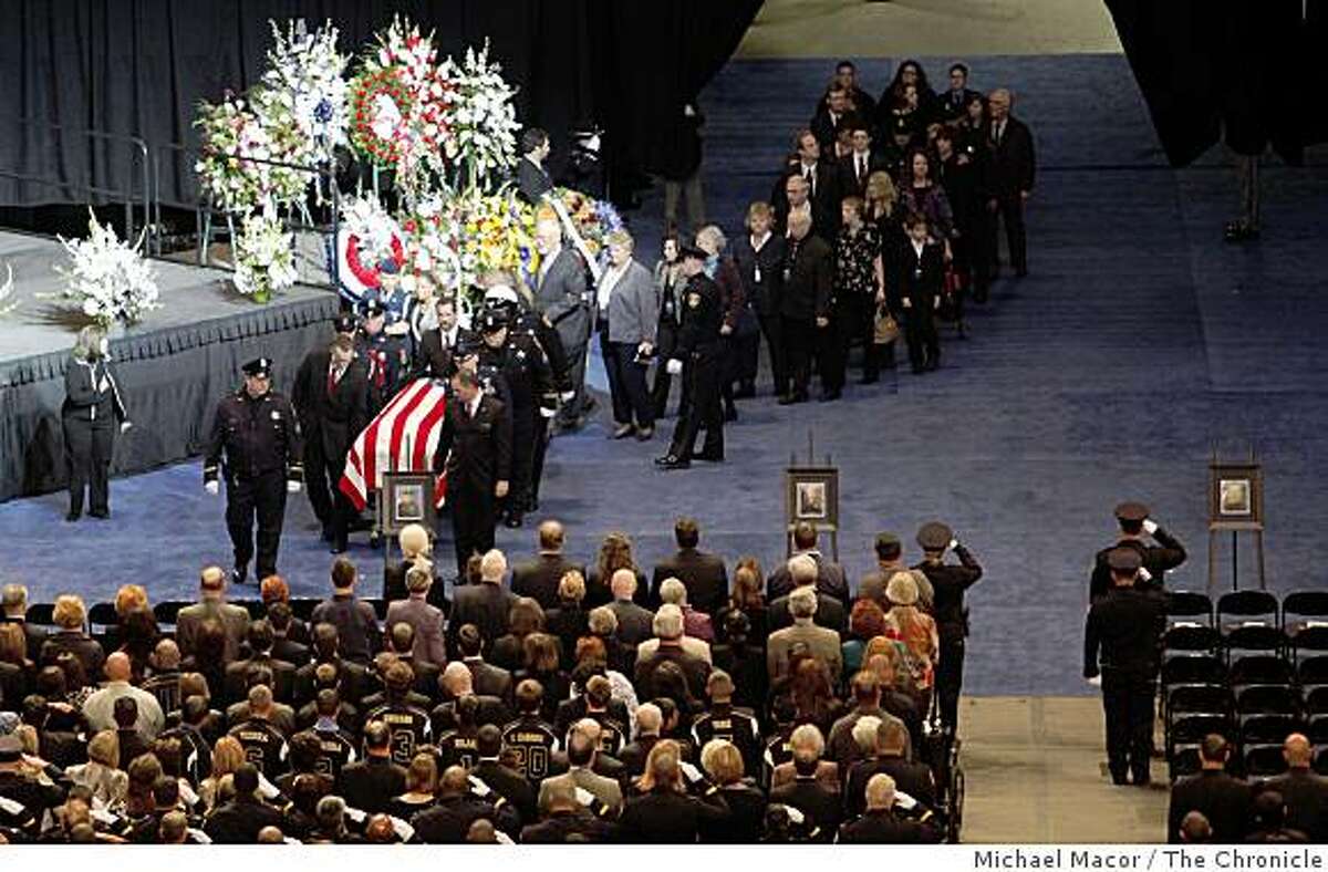 More than 20,000 honor slain Oakland police