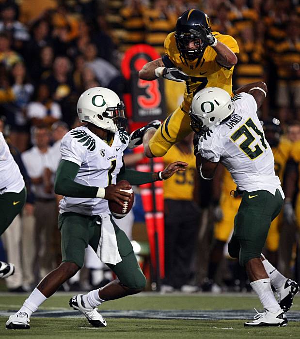 Oregon ducks an upset at Cal
