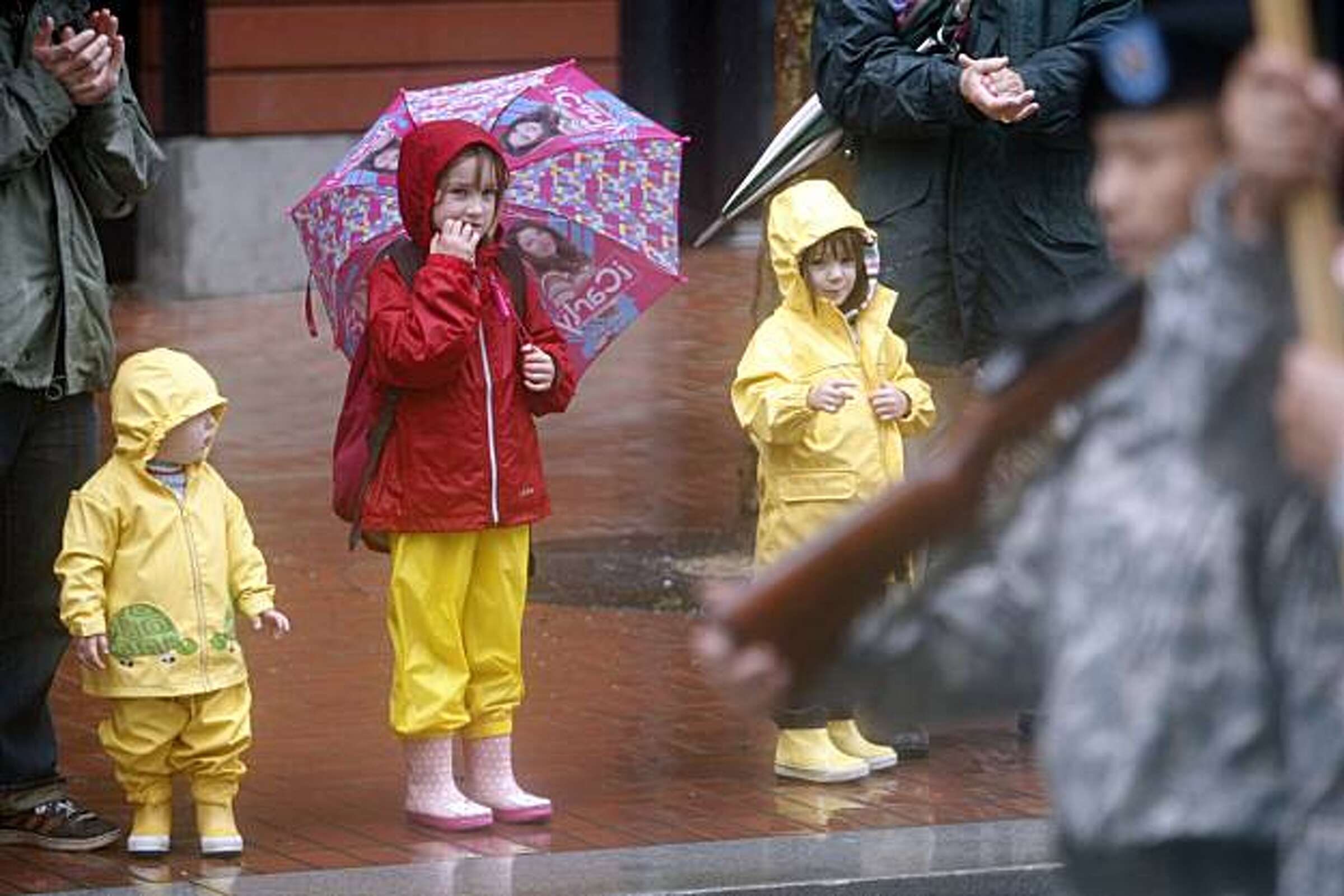SF Veterans Day Parade, few spectators brave rain