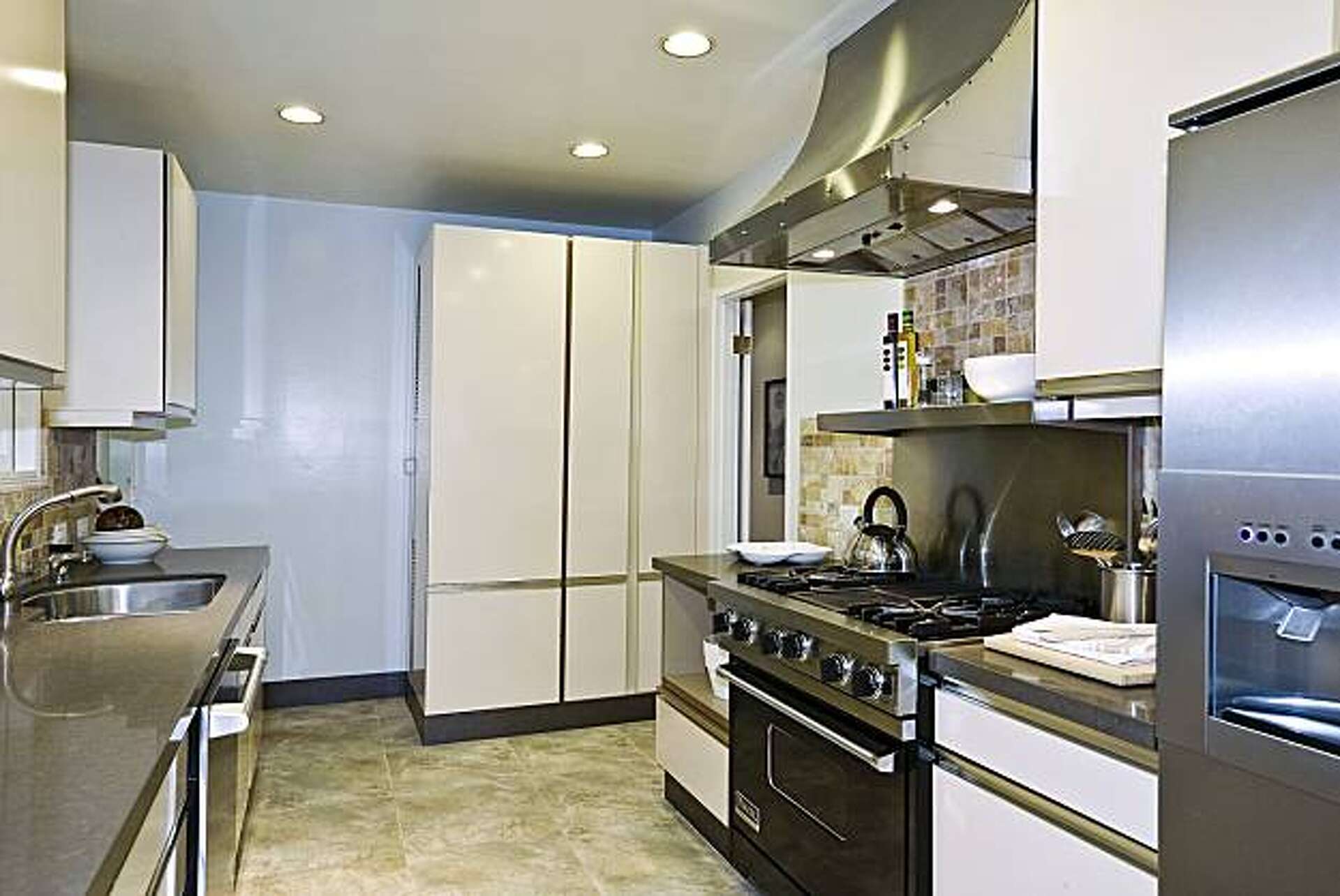 Reduced Russian Hill condo with views