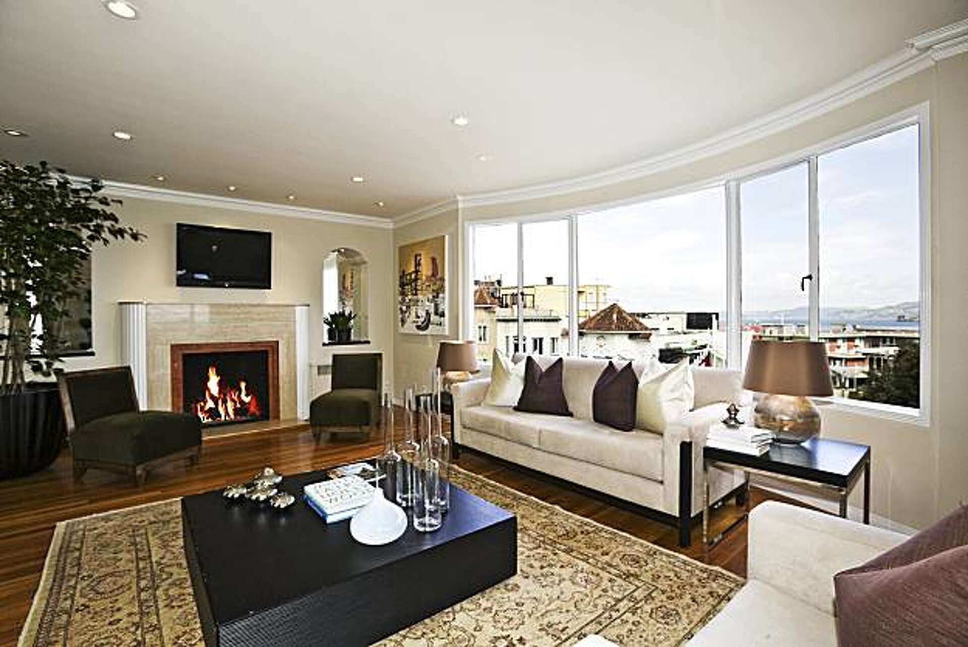 Reduced Russian Hill condo with views