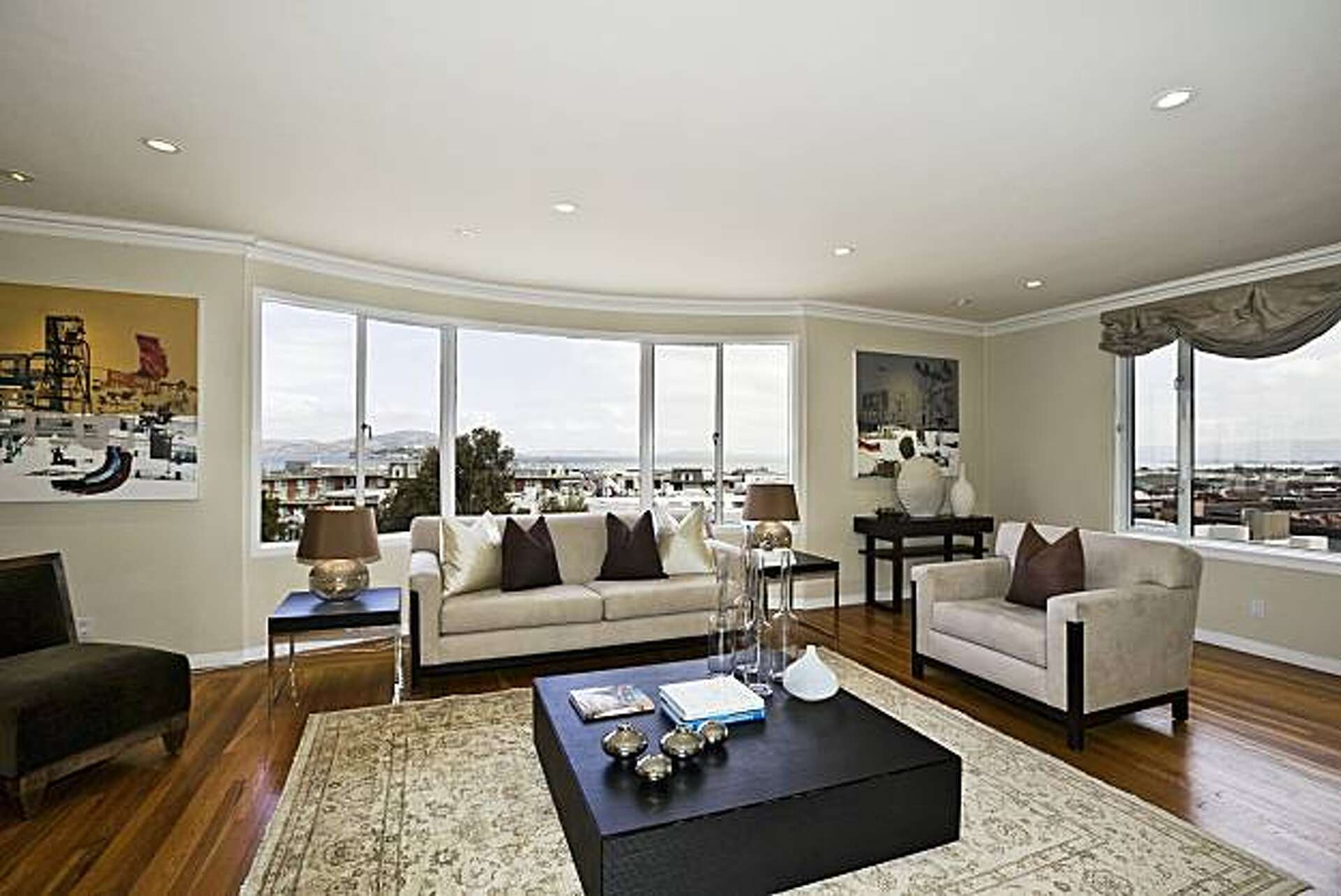 Reduced Russian Hill condo with views