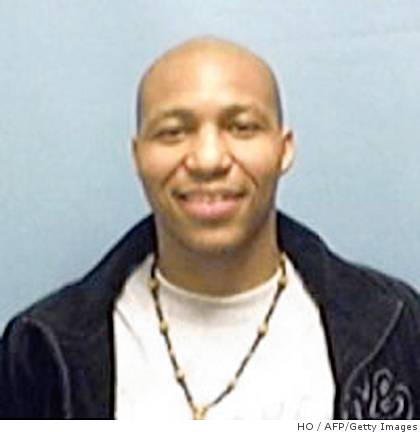 Cleveland suspect in slayings shoots himself