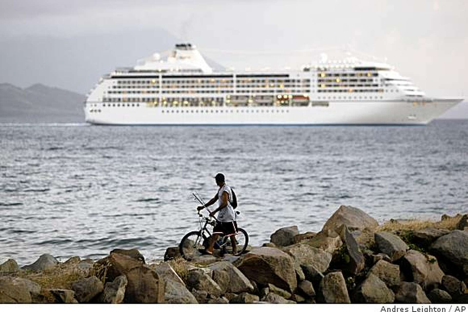 Caribbean cruise ships dump garbage at sea
