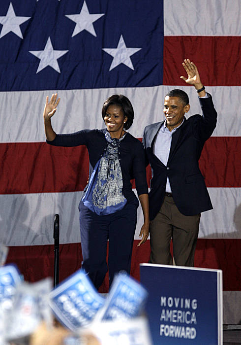 Obama campaigns to rally Democratic base