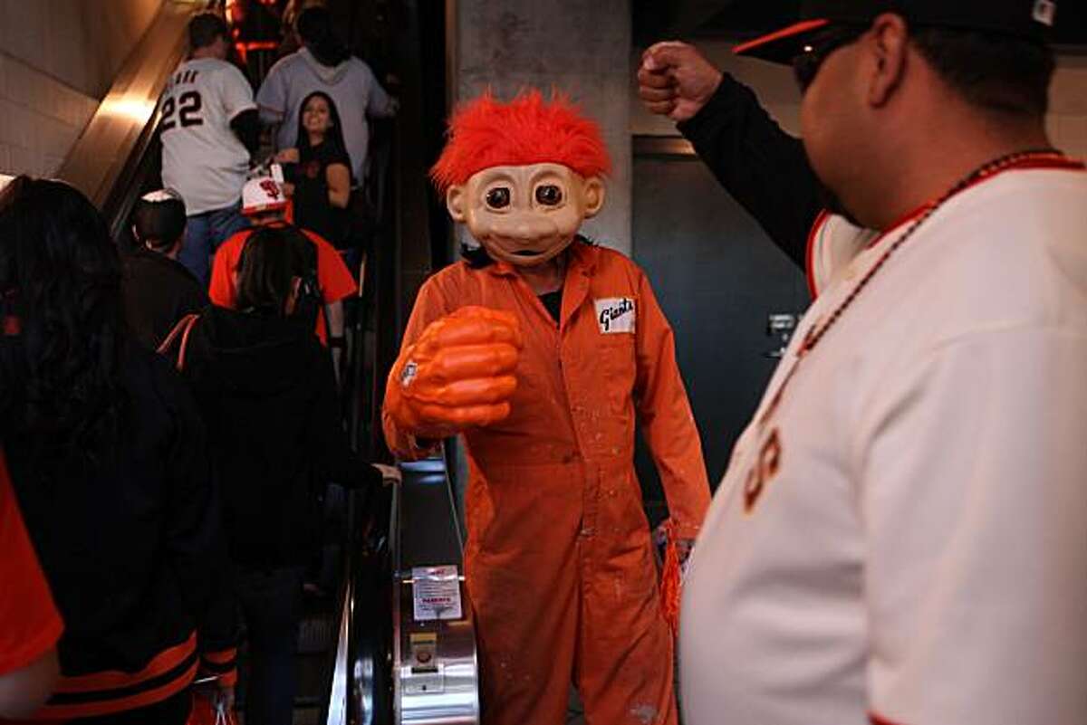 Pat Burrell brings back memories of Barry Bonds