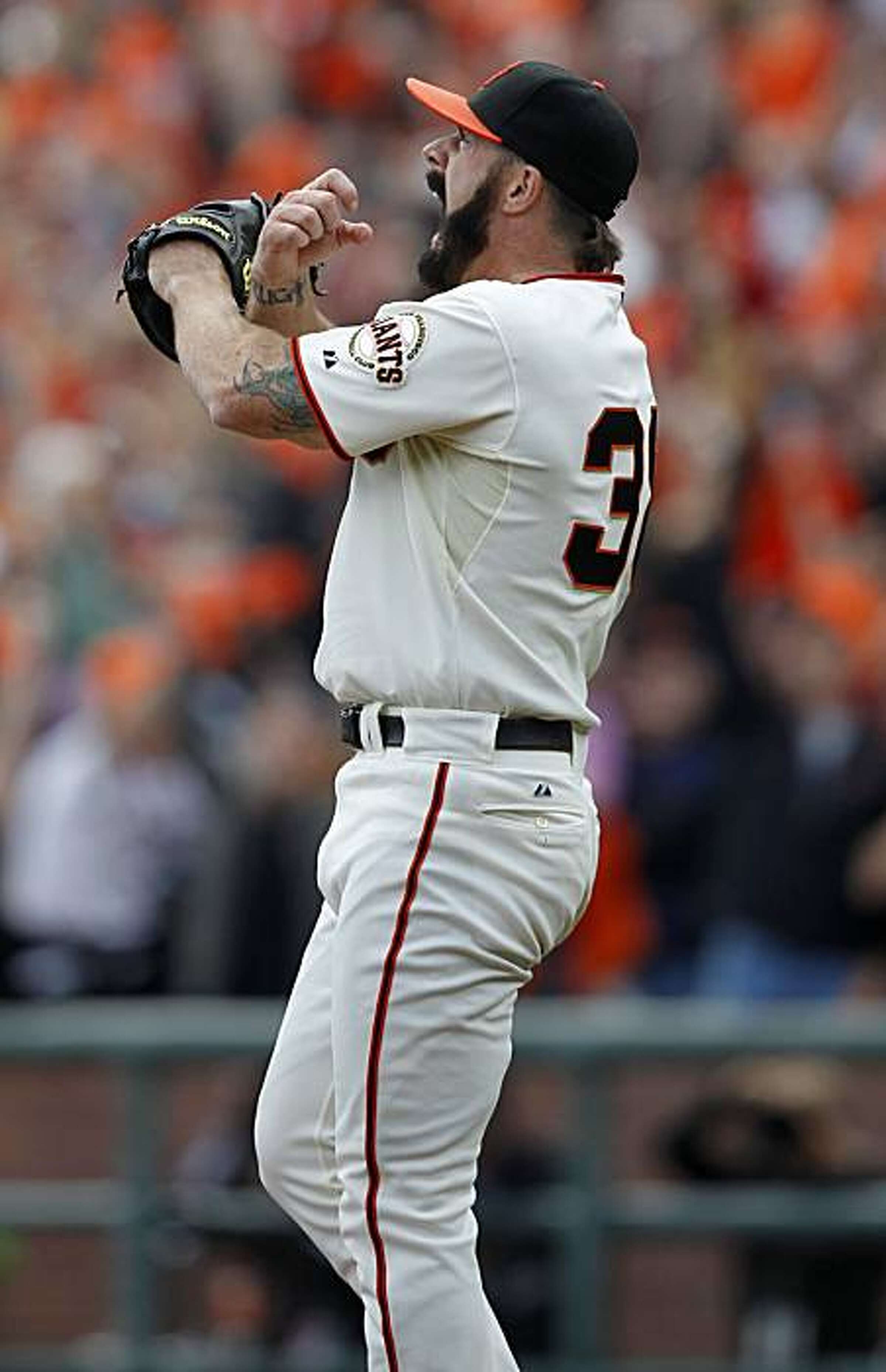 Giants' Wilson hopes hitters fear the beard