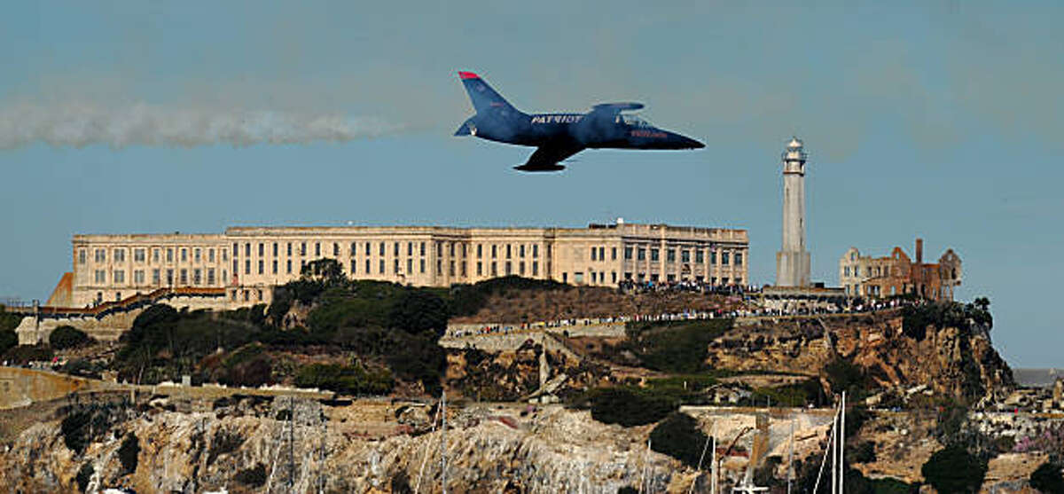 Fleet Week aims high above San Francisco Bay