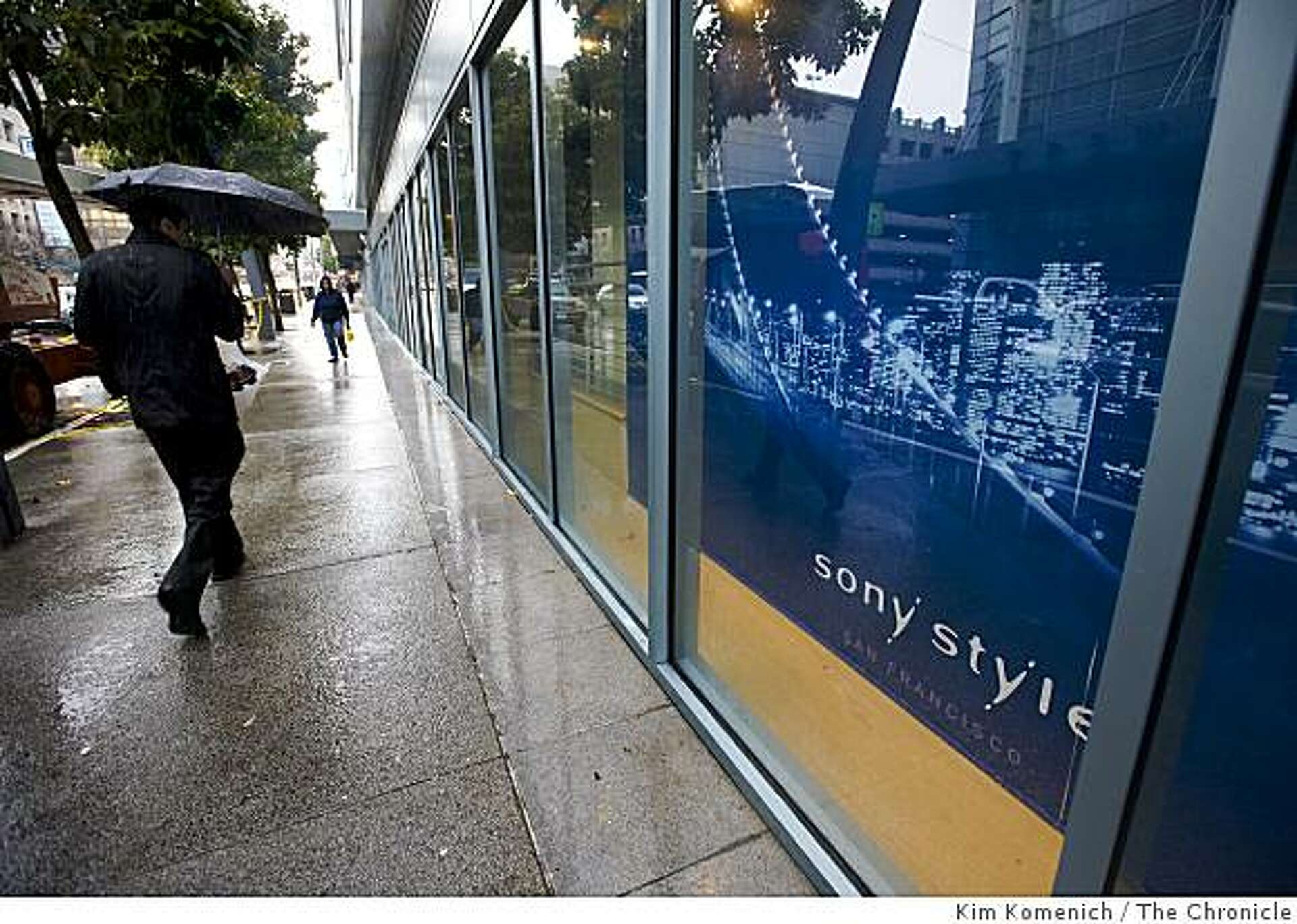 Sony closing Metreon PlayStation, Style stores