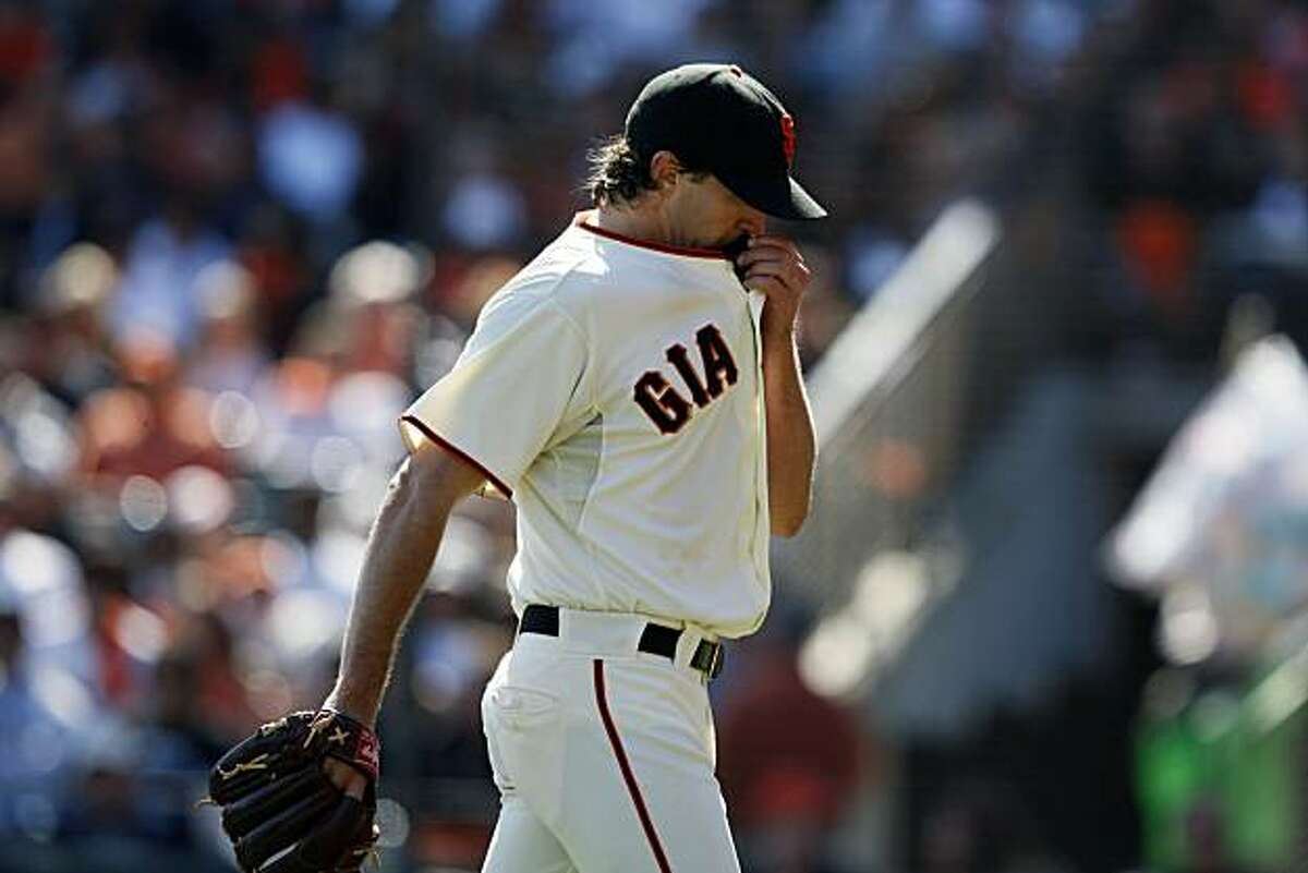 Padres top Giants again, can tie them Sunday