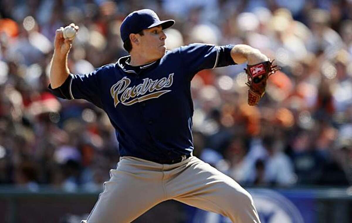 Padres top Giants again, can tie them Sunday