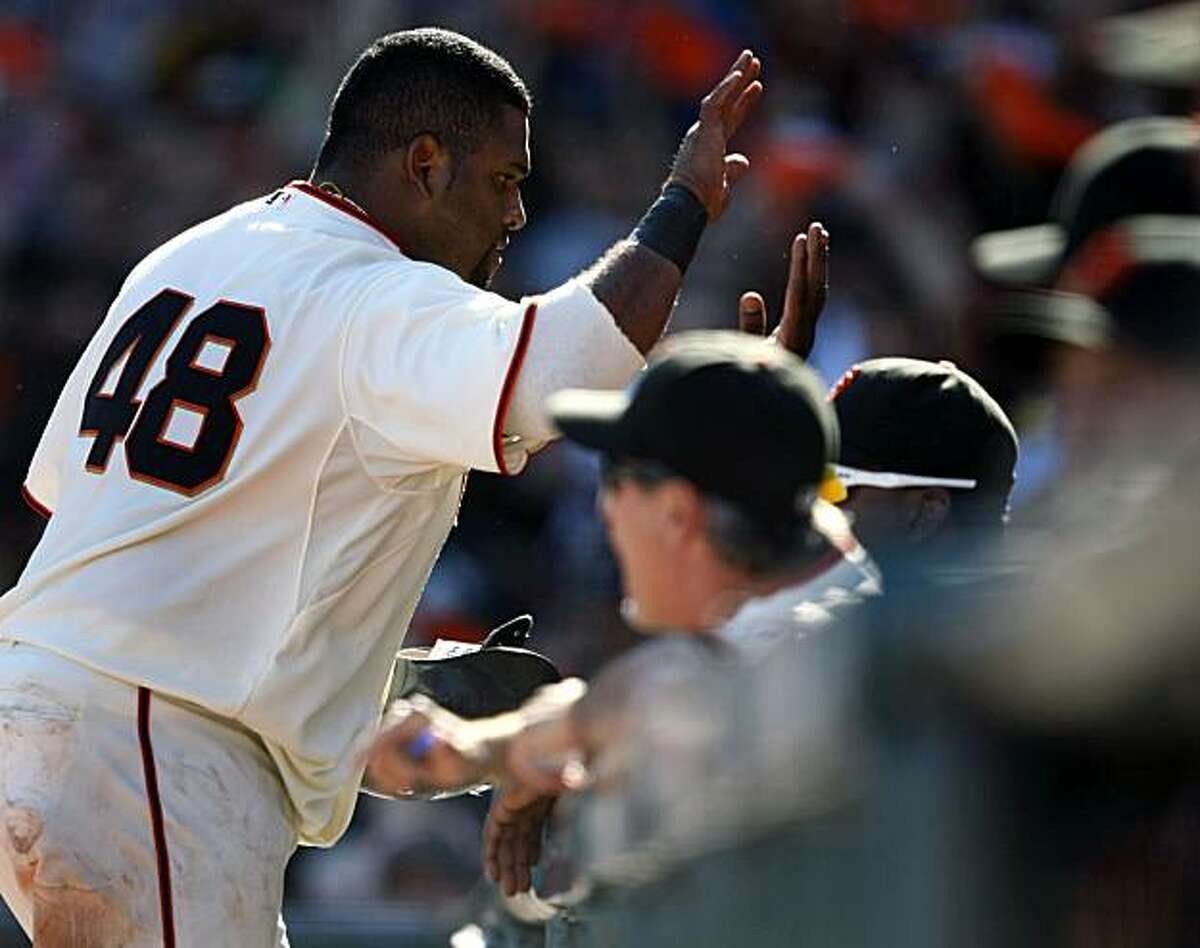 Padres top Giants again, can tie them Sunday