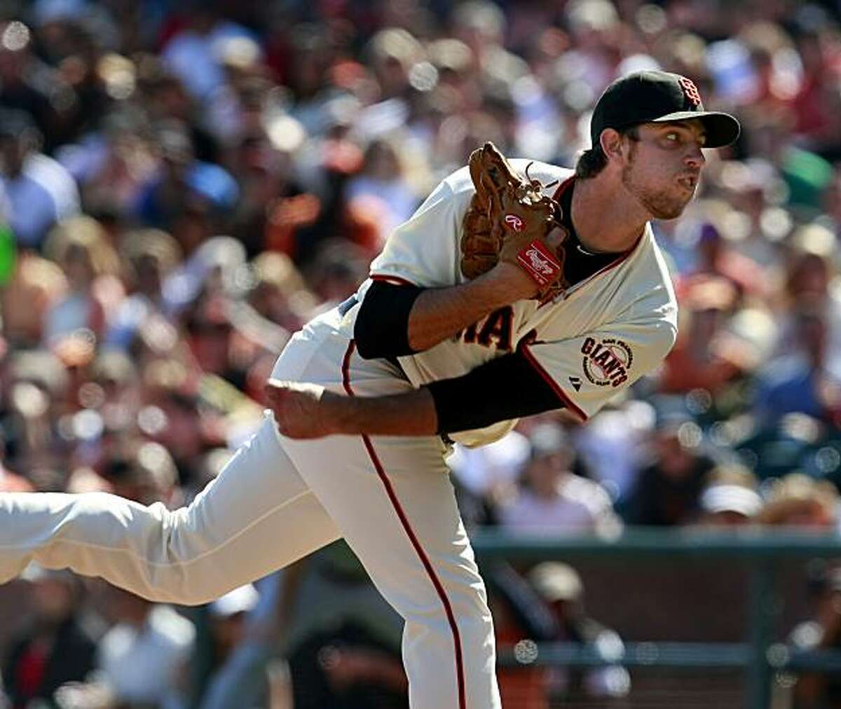 Giants triumph 4-1, are 1 win from playoffs