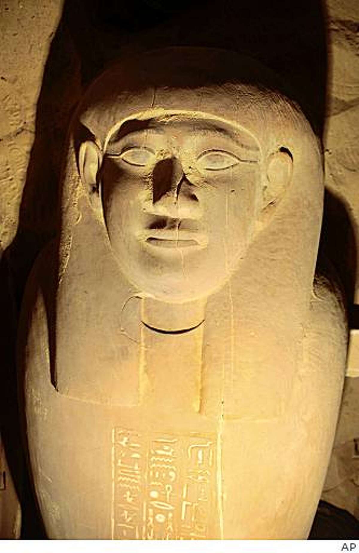 Newfound Egyptian tomb holds trove of mummies