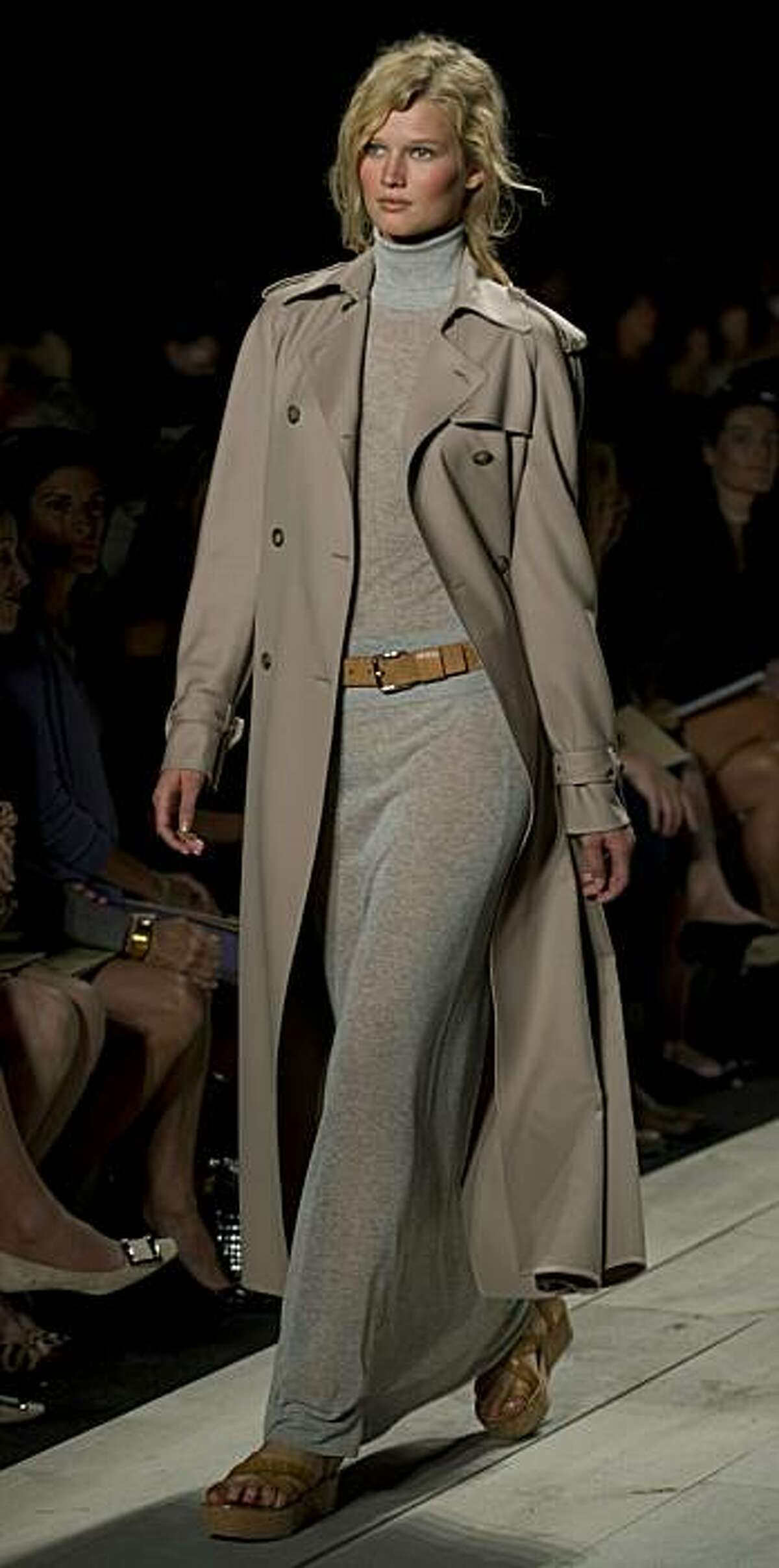 Spring fashion: fancy feminine or minimalist