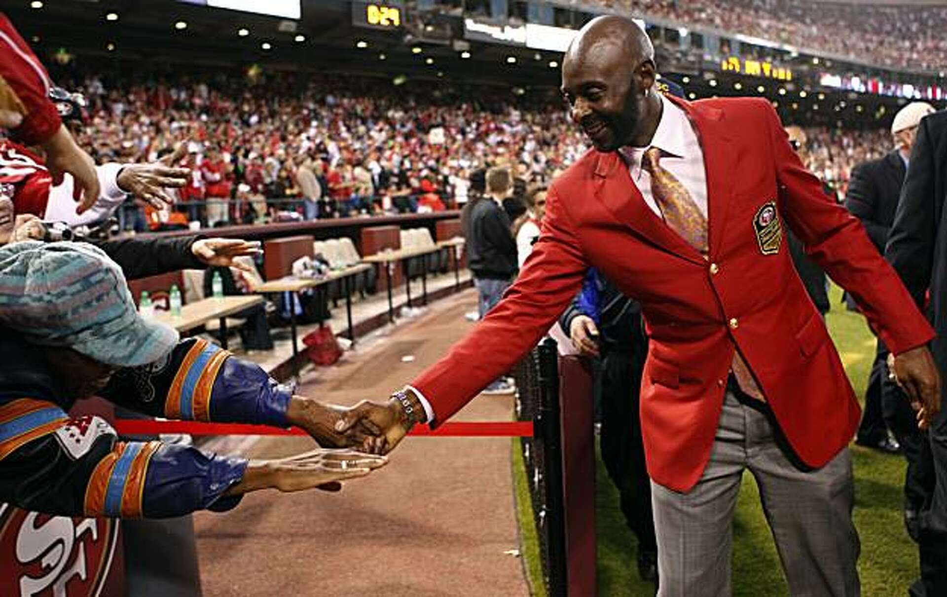 49ers retire Hall of Famer Jerry Rice's No. 80