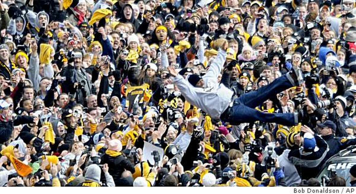 Steelers thrill fans in 'Sixburgh' parade