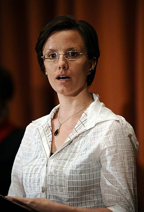 Sarah Shourd asks Iran to free her 2 friends