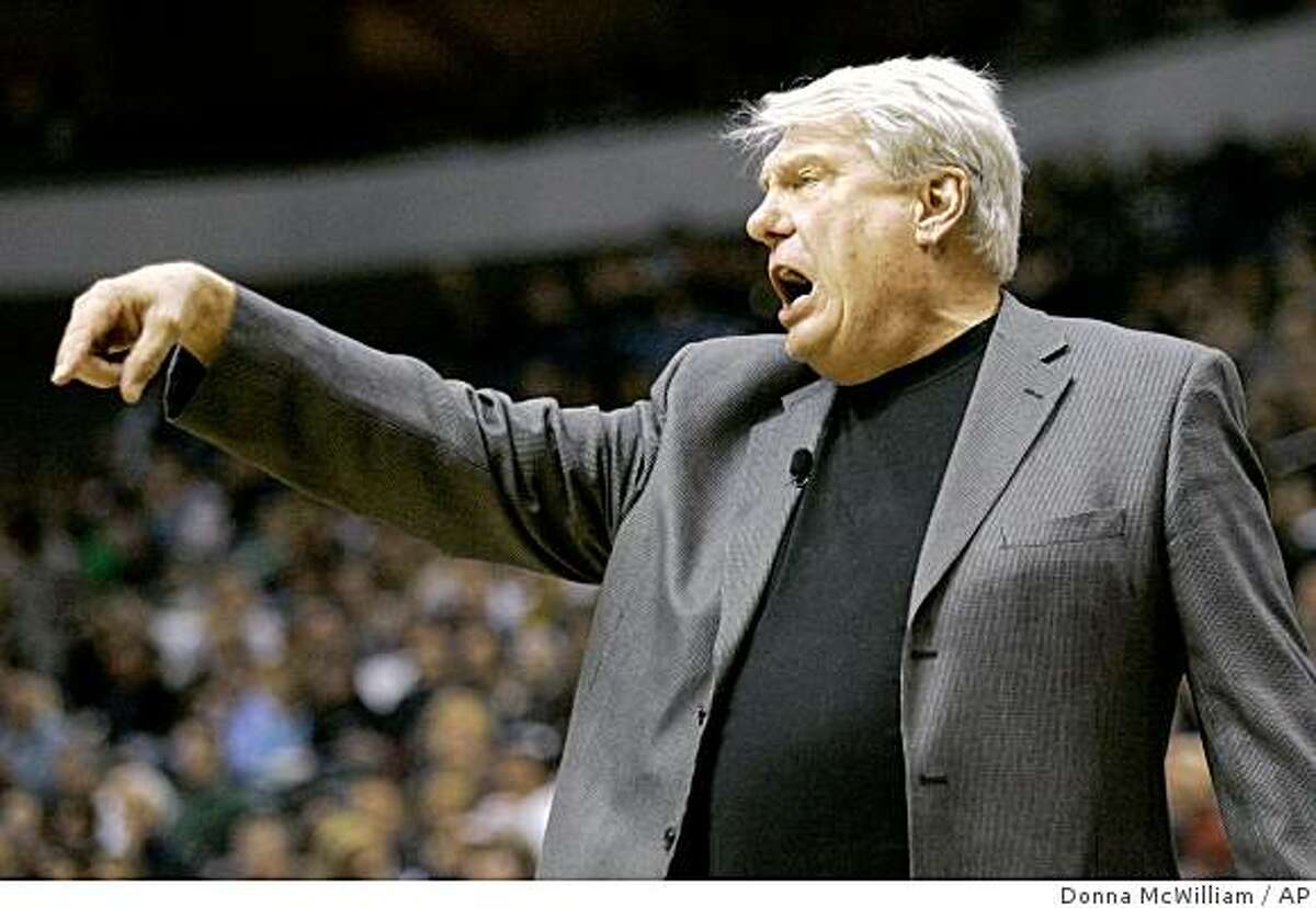 Warriors' Nelson, Mavs' Cuban are at it again