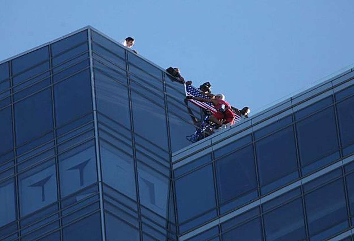 Man scales S.F. tower to publicize his message