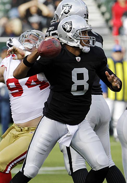 Jason Campbell shaken up in Raiders loss